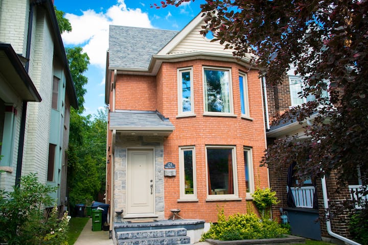 Spacious High Park House W/ Backyard + Parking - Toronto