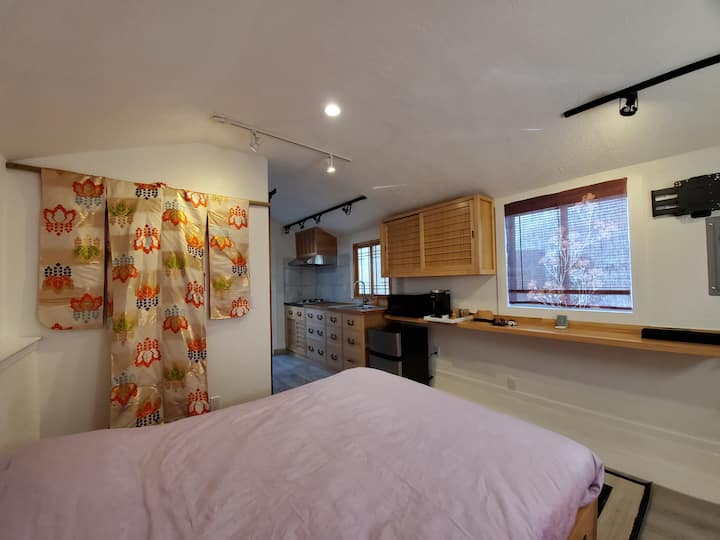 Cozy Japanese Theme Private Studio - Kensington, CA