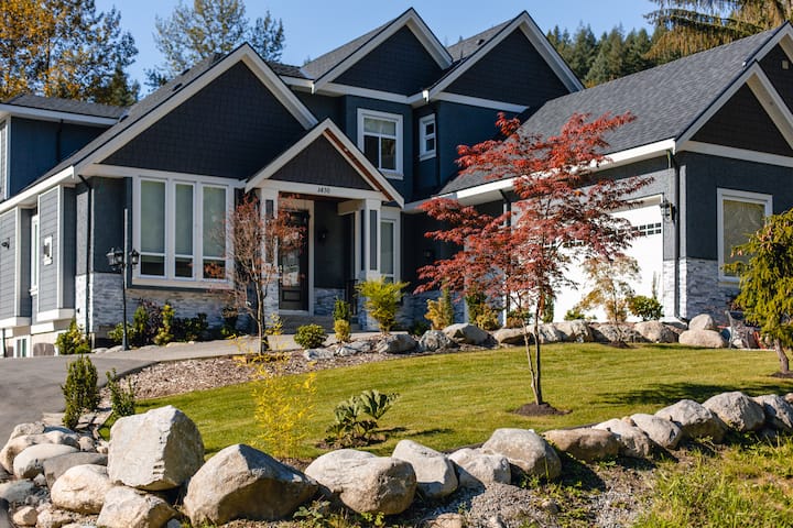 Beautiful, Immaculate , Vacation Rental Home - Coquitlam