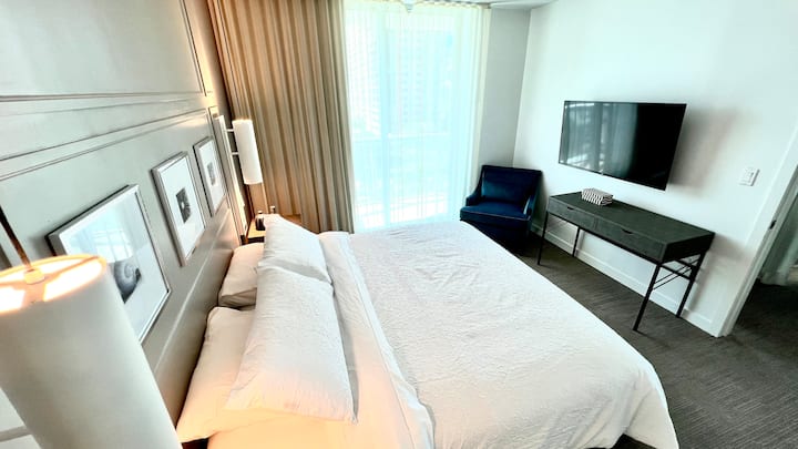 Beautiful 2/2 Beach Unit - Sunny Isles Beach, FL