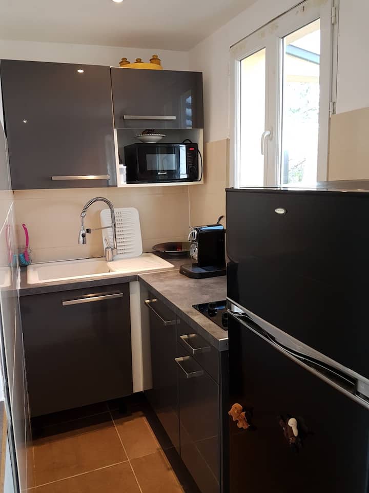 Studio De 20 Mètre Carré Au Calme Martigues  Jonqu - Martigues
