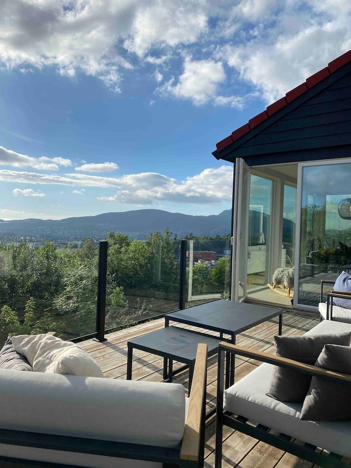 Familievennlig Hus Med Utsikt Og Sol - Bergen