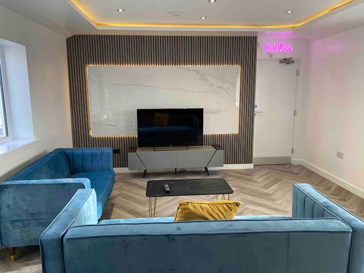 4 Bed House - Close To Beach & City Centre - 스완지