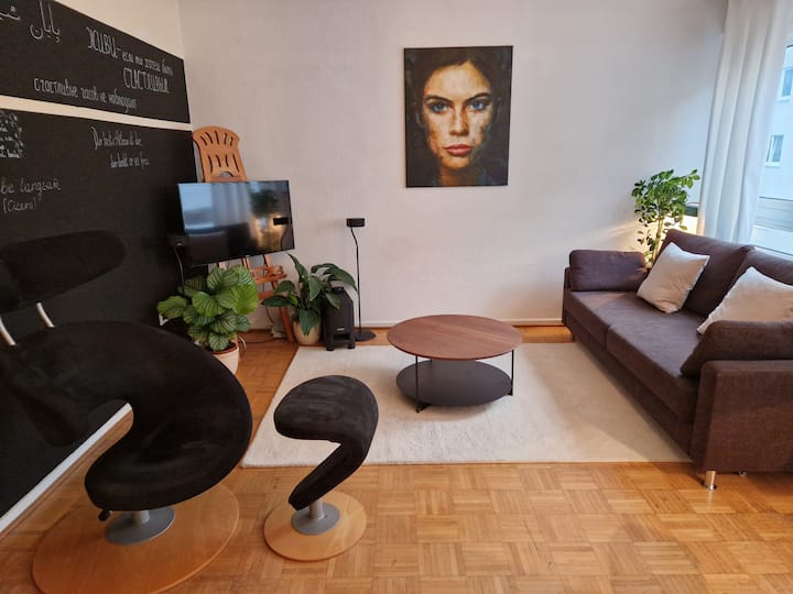 Ruhige & Zentrale Wohnung (56m², 2 Zimmer) - Düsseldorf