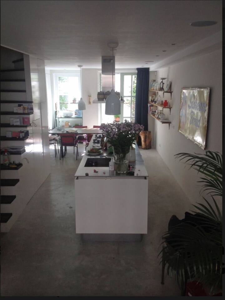 Awesome And Large House In Best Part Of Amsterdam - Ámsterdam