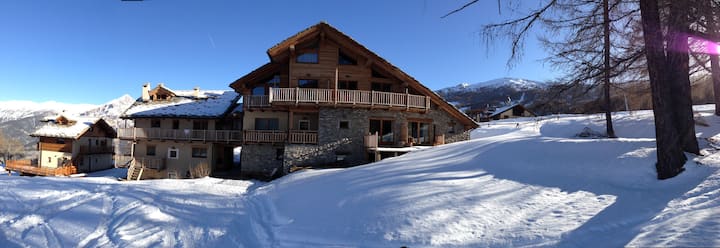 Chalet Clotes For A Ski In Ski Out Experience - Oulx