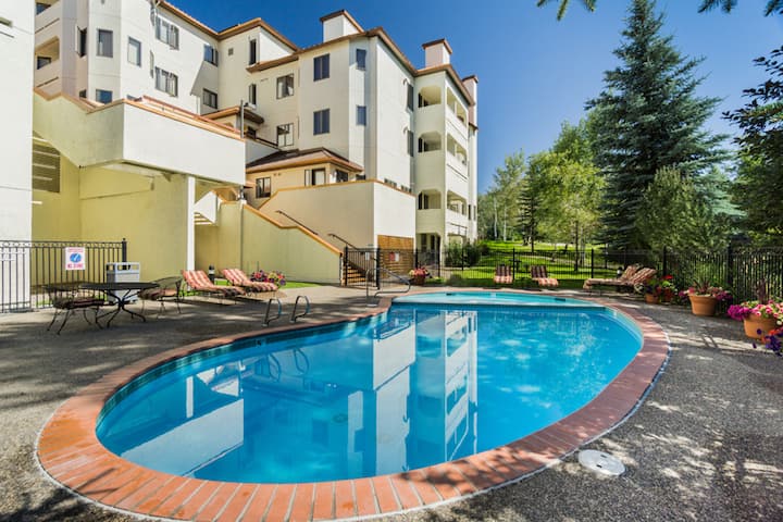 Easy Walk To Ski Slopes, Pool, Ht, Ski Shuttle - Steamboat Springs, CO