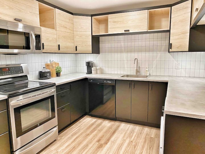 Vip Yxe’s Scandi 2bed, 2 Bath Suite - #Uofs, Ruh - 薩斯卡通