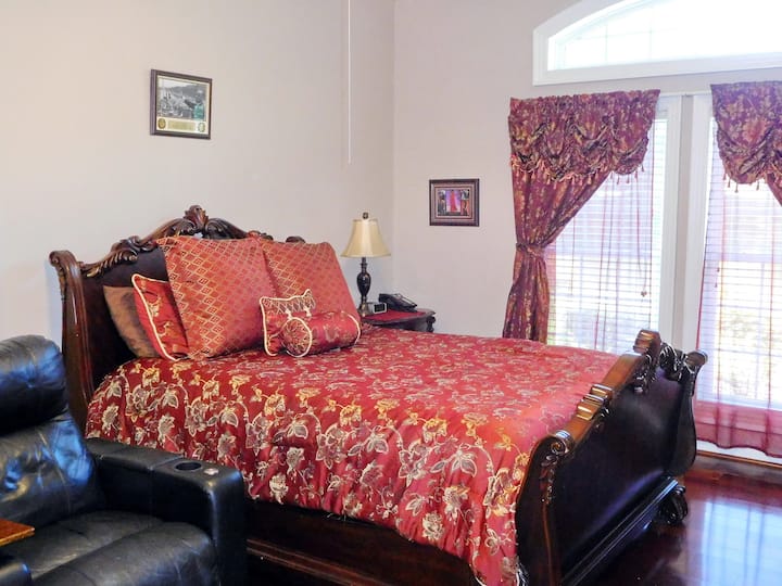 Quiet Gated Lake Front Retreat - Columbus, GA