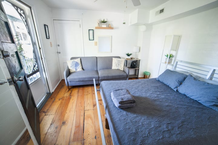 Notso Hostel Cyprus Room - Charleston, SC