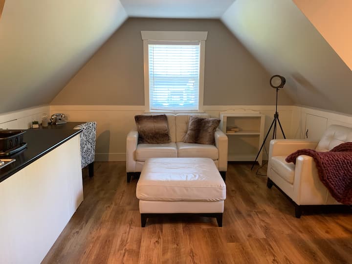 Carriage House Suite On A Beautiful Estate - Aldergrove