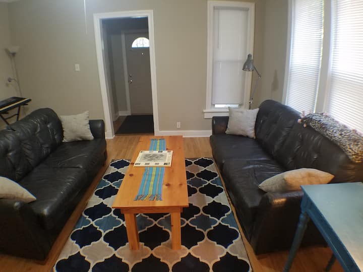 4bedroom Home Close To Uofi And Downtown Champaign - Champaign, IL
