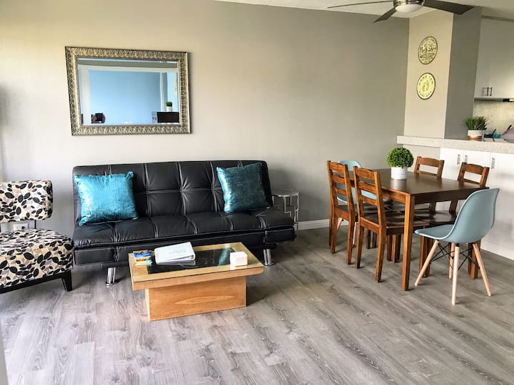 Waikiki 2 Bedroom Condo With Canal View And  Lanai - Honolulu
