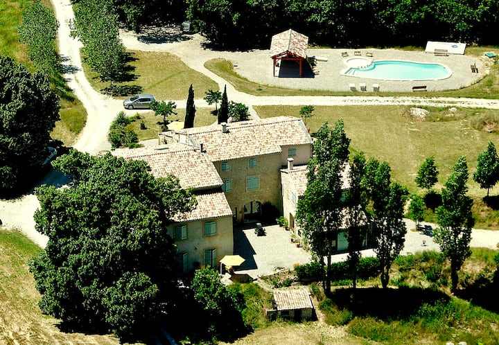 Etable: Gite Spacieux à La Campagne - Mirmande