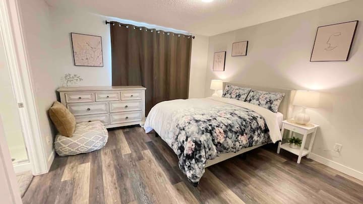 Cozy/beautiful 4 Bedrooms* Close To Banff - Calgary