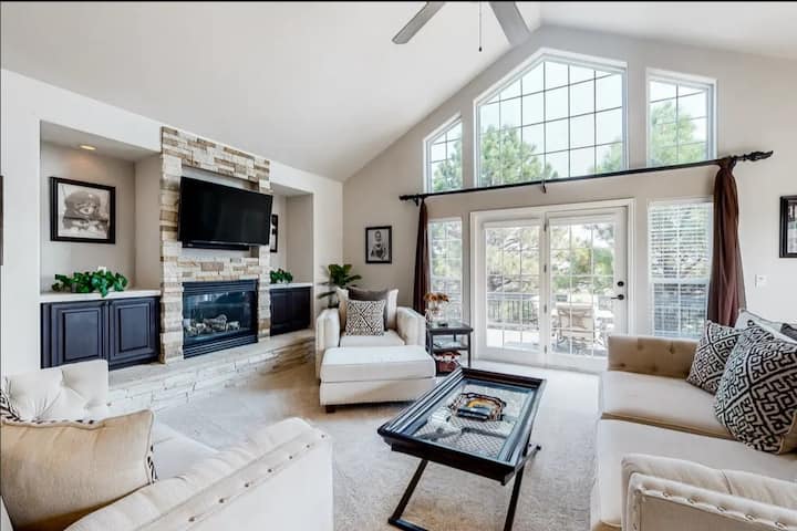 Spectacular Luxury Hacienda With Mountain Views! - Colorado Renaissance Festival