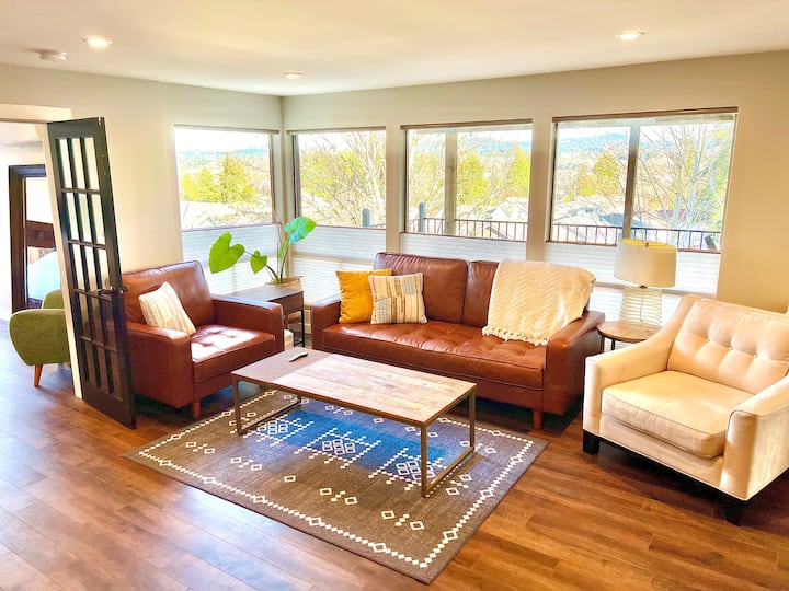 King Bed - 3 Bedroom Hideaway With Stunning Views! - Rainier Beach - Seattle