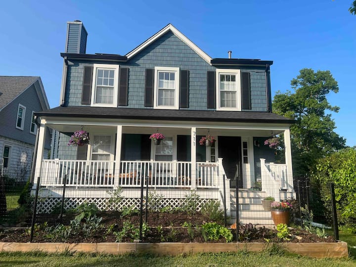 Solar-powered Modern Farmhouse With Ev Charging - Silver Spring, MD