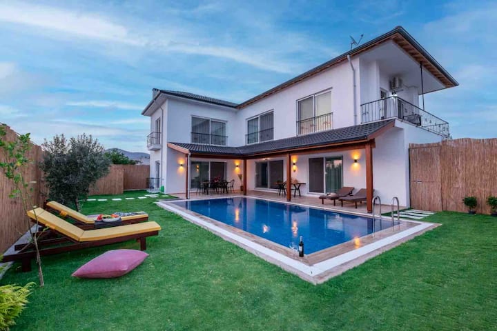Gülsever Villa 5+2 Müstakilvilla - Fethiye