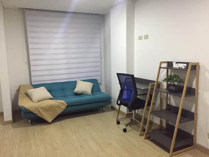 Apartaestudio  Cerca Al C.c. Hayuelos Y Aeropuerto - Bogota