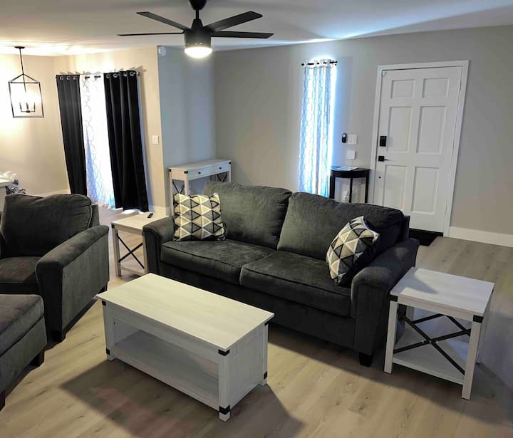 Newly Renovated & Cozy Condo Near Fountain. - Fountain Hills, AZ
