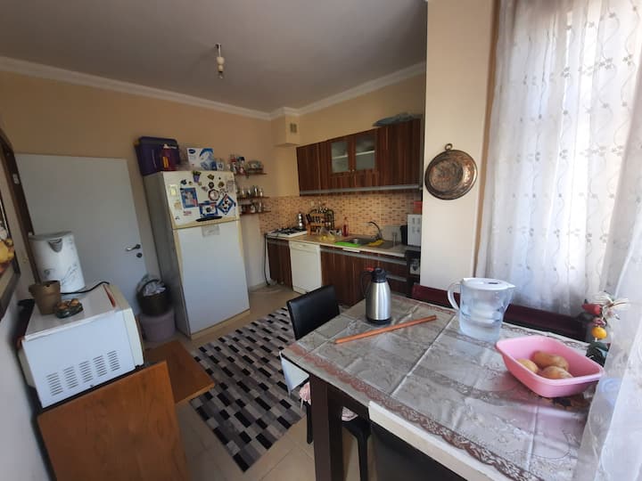 Villada Havalimanina ÇOk Yakın, Sessiz Oda - Kundu Bazaar