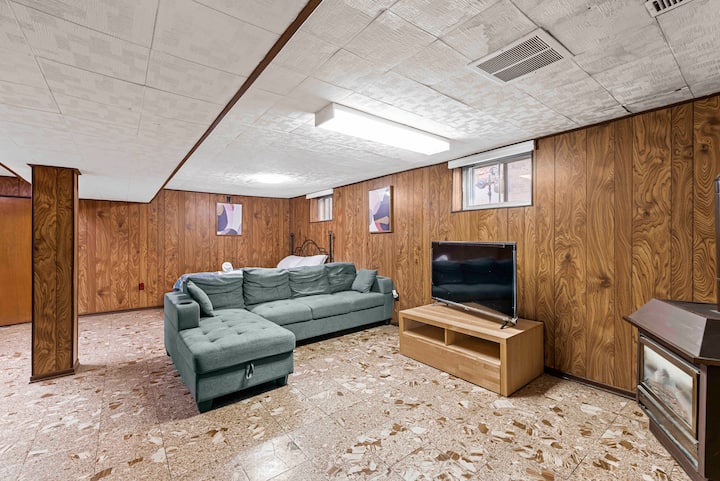 Cozy Basement Suite With Private Bathroom& Kitchen - Hamilton
