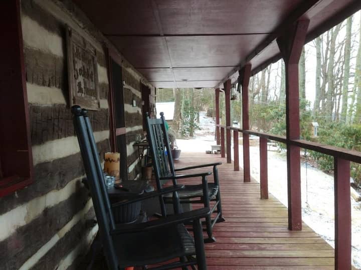Cozy Log Cabin In The Woods - Tweetsie Railroad, Blowing Rock