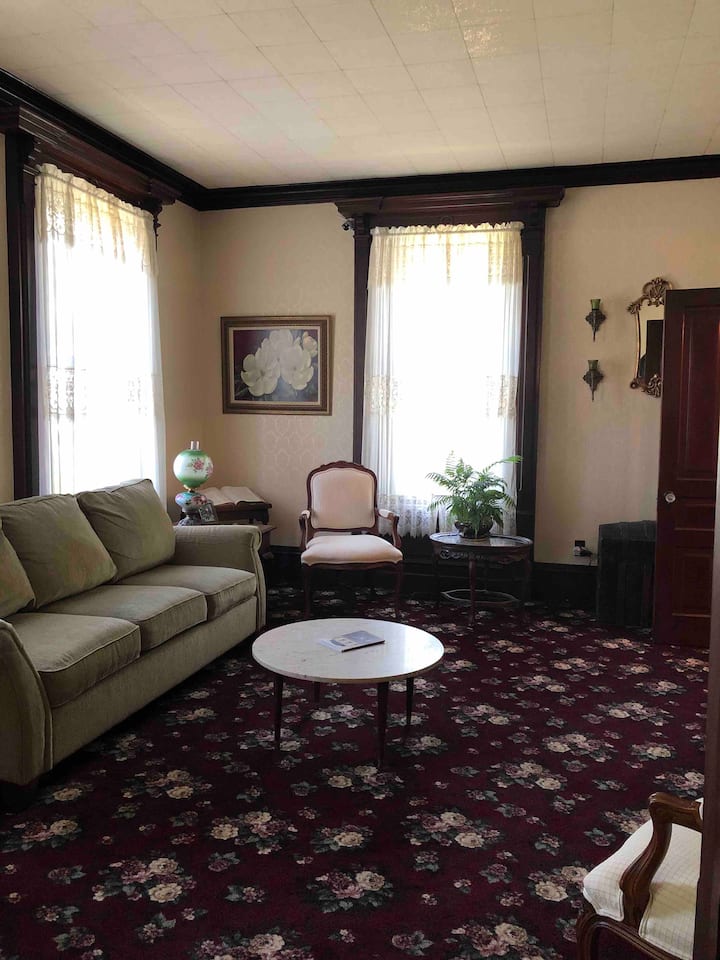 Peace Suite @ The Vine B&b W/ Breakfast - Dundee, MI
