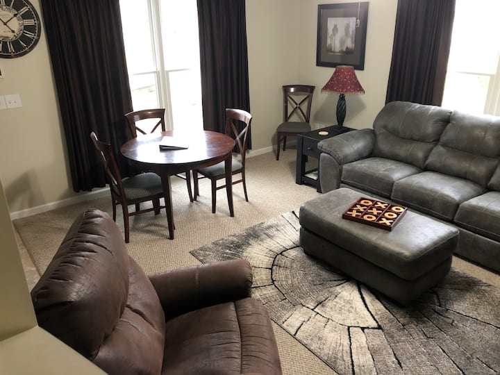 Torquay Hideaway Llc - Muncie, IN