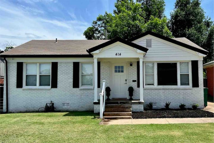 Chic Central Okc 3-bedroom Home With Workspace - Oklahoma City, OK