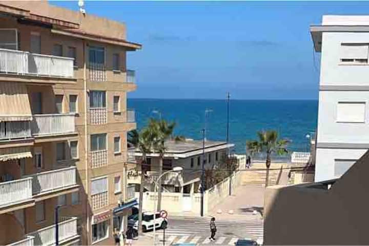 Beach View 2 Bedroom Flat, Playa Miramar, Valencia - Miramar