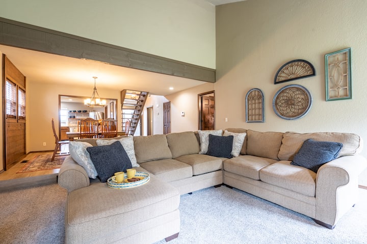 Cozy Lodge Close To Everything! - Oklahoma Aquarium, Jenks