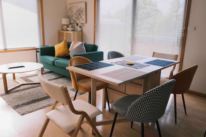 Stylish 3-bedroom Townhouse - Hobart