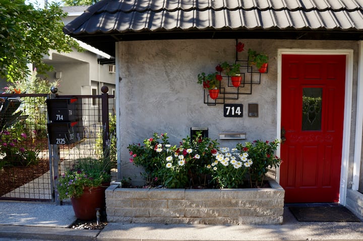 Midtown Downtown Guesthouse Backs To Private Park - Sacramento