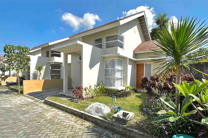 Batujai Residence 
2 Bedroom House With Kitchen - Lombok
