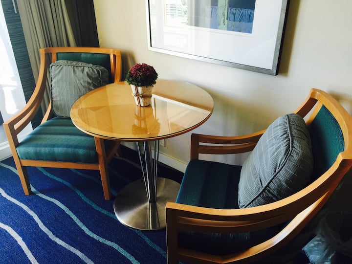 Hotel Unit Next To The Largest Mall In Hi - O‘ahu, HI