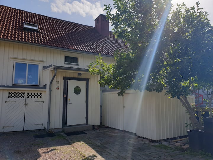 Fint Radhus Nära Göteborg Med Uterum, Balkong M.m. - Gothenburg