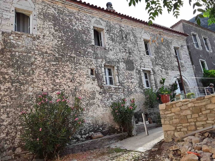 Private Room At A Historic Village Qeparo - Qeparo