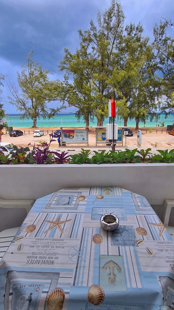 Beachfront Bedroom In The Centre Of Flic En Flac - Mauritius