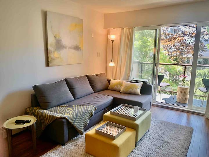 Elegant West End Beauty - Vancouver