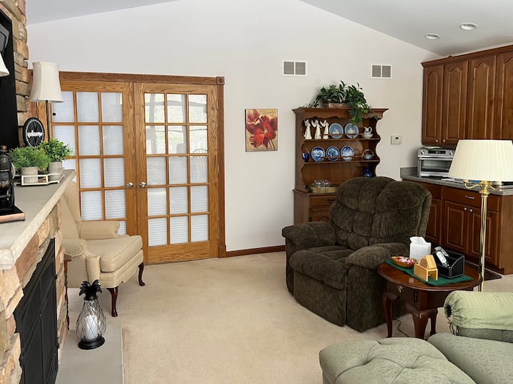 Beautiful, Quiet, Private, Spacious, Guest Suite. - Naperville