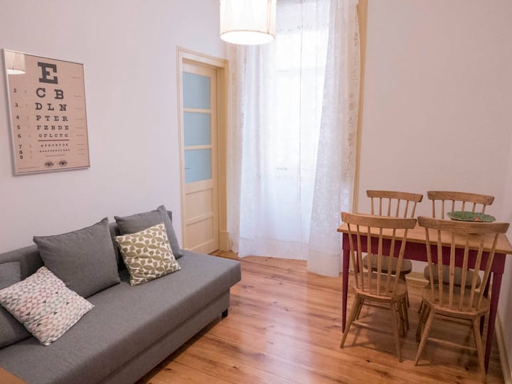 Conteurs De Lisbonne - Marché Aux Puces - Alfama