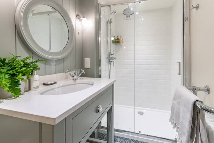 Room 3, Twin Room, Griffin Inn, Country Pub - Mold