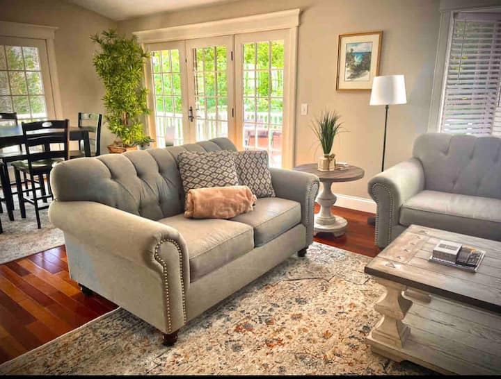 Beach Retreat With 3 Bedrooms And Hot Tub - North Hampton, NH