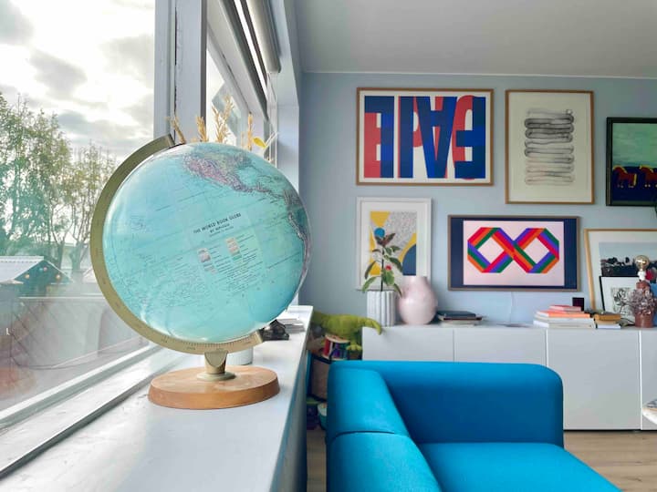 Bright Designer Family Home With Private Garden - Reykjavík