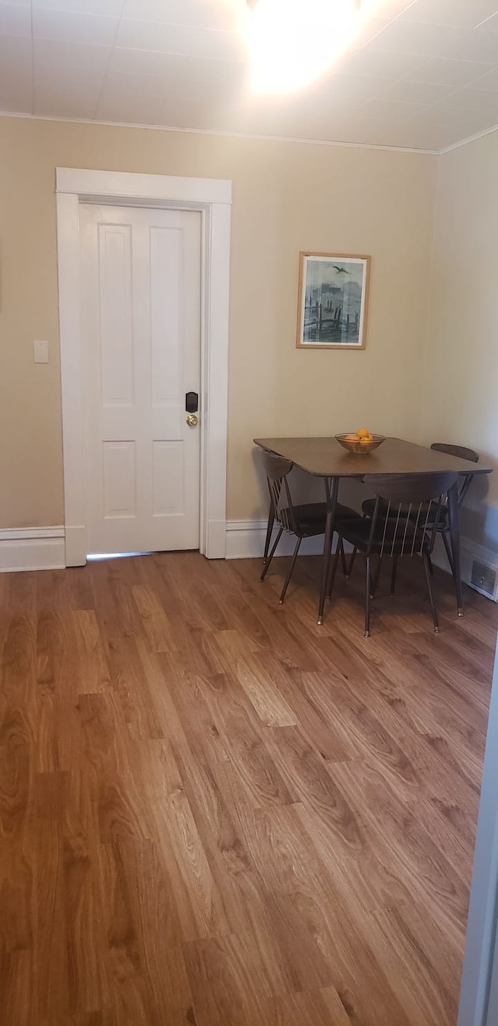 King Bed Downtown Deluxe - Wausau, WI