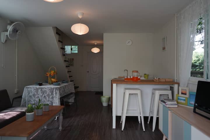 Eco Friendly House In Local Neighborhood - Bangkok
