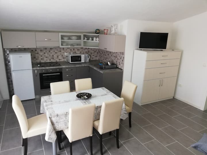 App 2+3 (302) - Brela