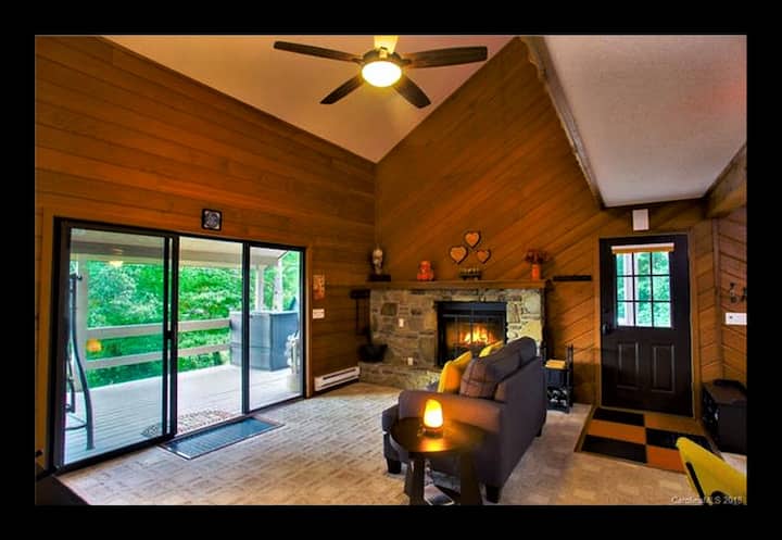 The Getaway:  Quiet / Cozy / Picturesque Views! - Maggie Valley, NC